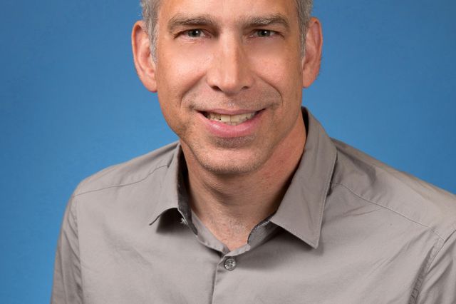 UCLA scientist honored for research into why cancer cells respond to therapies | UCLA